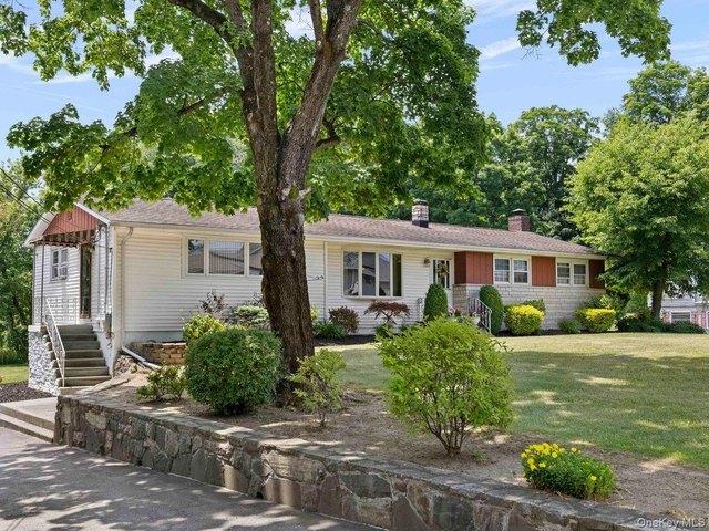 105 S Chapel Hill Rd, Highland, NY 12528