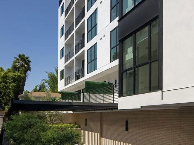 105 S Doheny Drive PH3