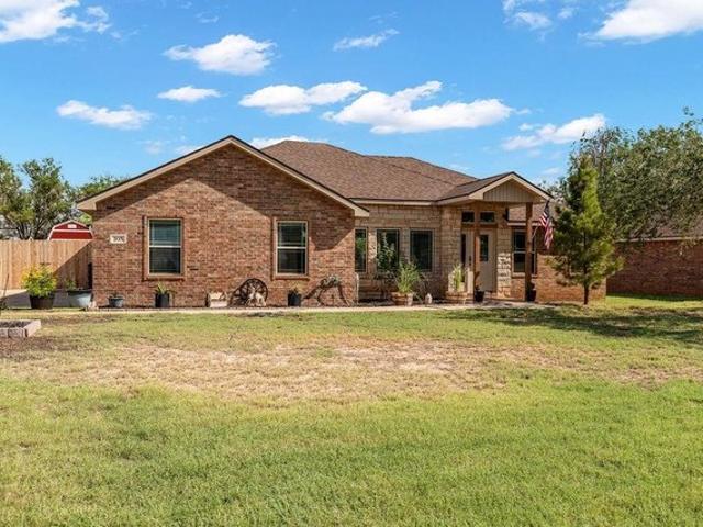 105 S Echols Dr, Coahoma, TX 79511