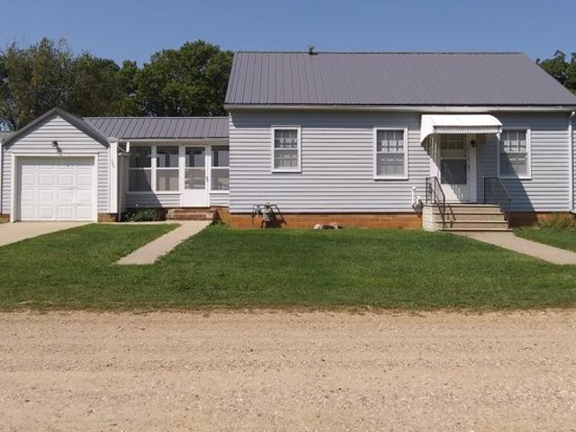 105 S Lindberg Ave, Dunnell, MN 56127
