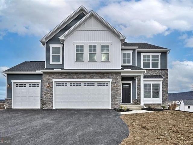 105 S Mountain Dr, Carlisle, PA 17013