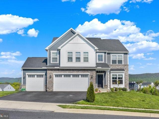 105 S Mountain Dr, Carlisle, PA 17013