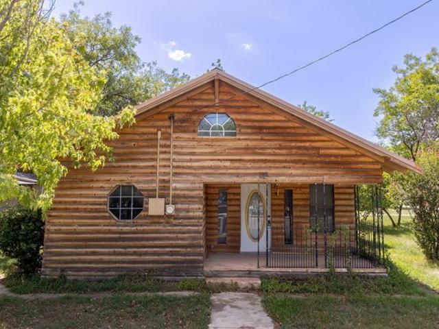 105 S Preston Rd, Burkburnett, TX 76354