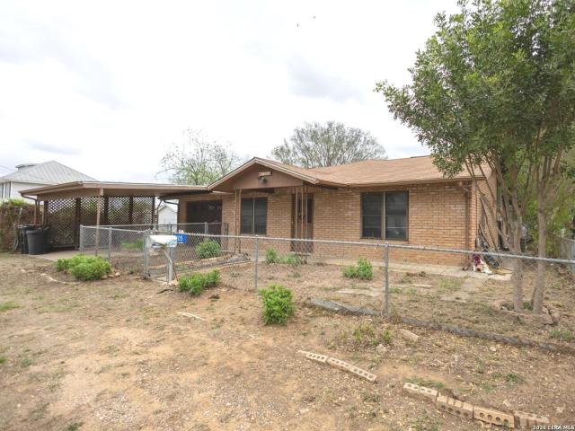 105 S Sayers Dr, Devine, TX 78016 | MLS #1955