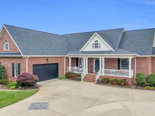 105 Sand Trap Ln, Greenwood, SC 29649