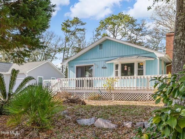 105 SE 30th St, Oak Island, NC 28465