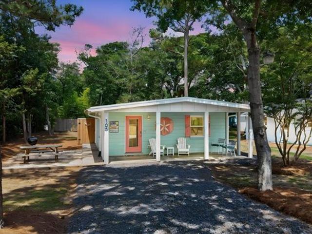 105 SE 76th St, Oak Island, NC 28465