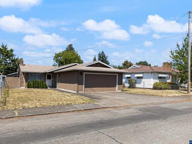105 SE Berry St, Lebanon, OR 97355