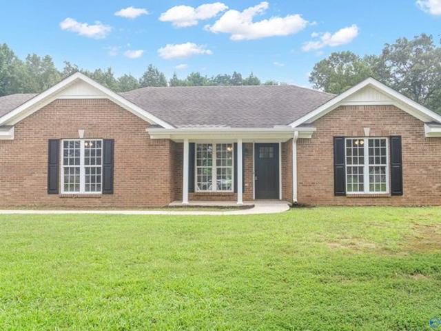 105 Short Track Dr, New Market, AL 35761