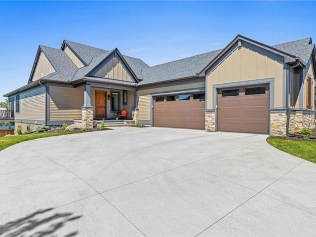 105 Spring Farm Rd, North Oaks, MN 55127