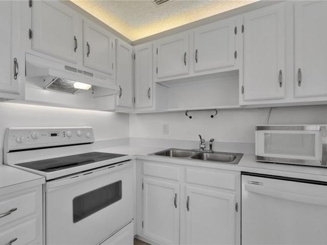 105 Spring Lake Ct Apt 205, Vero Beach, FL 32962