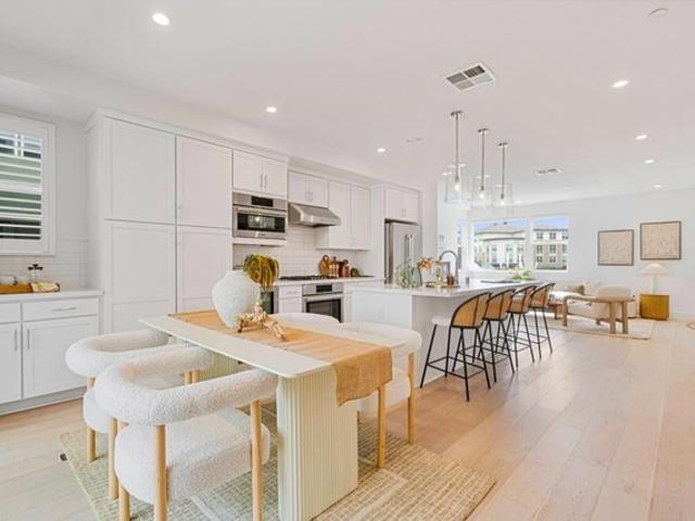 105 Starfish Ln, Foster City, CA 94404