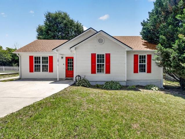 105 Stockbridge Dr, Selma, NC 27576