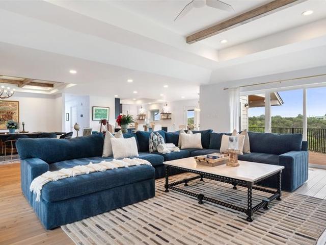 105 Stonegate Ln, Dripping Springs, TX 78620