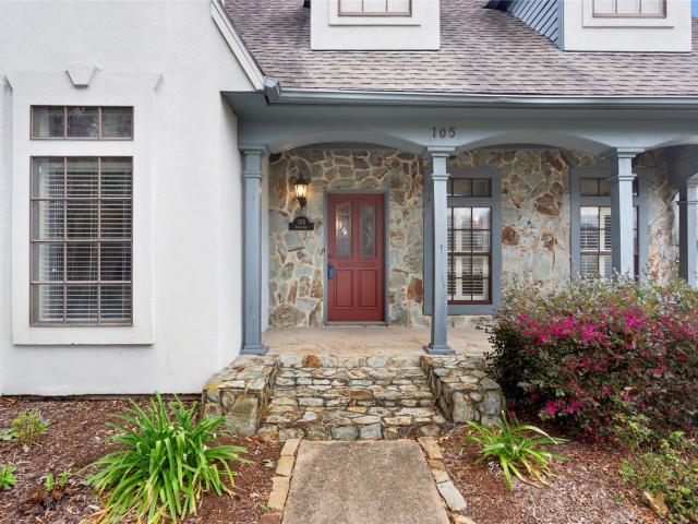 105 Strawberry Dr, Lake Jackson, TX