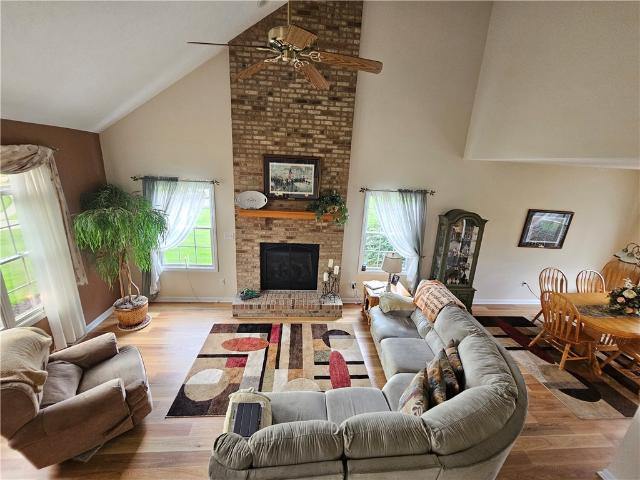105 Sunburst Ct