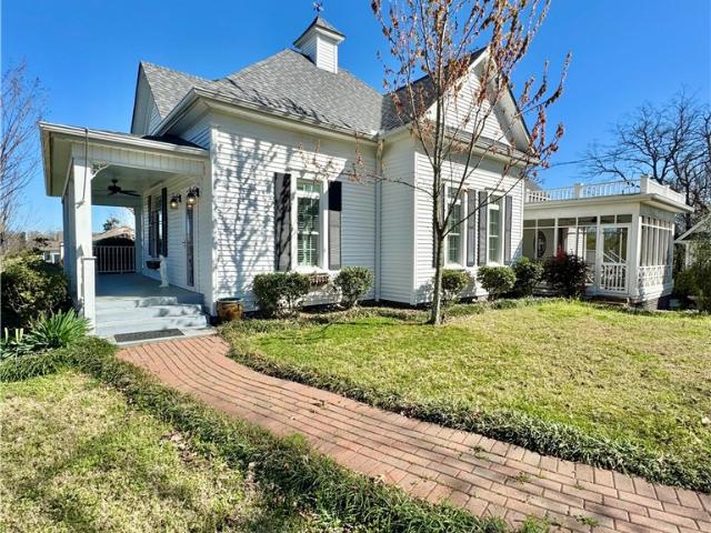 105 SW 3rd Street