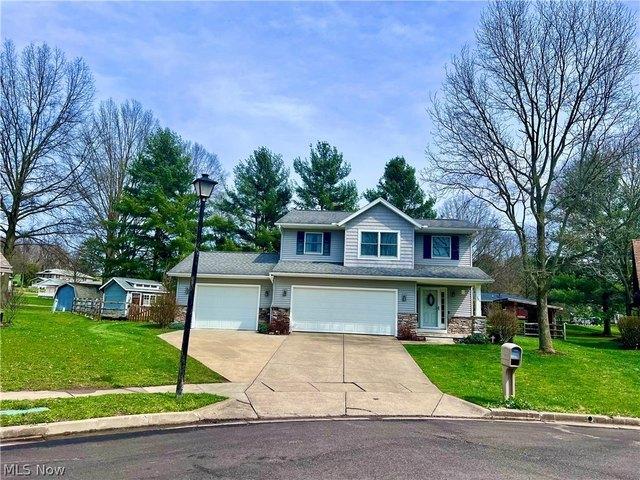 105 Poolview Cir, Dover, OH 44622
