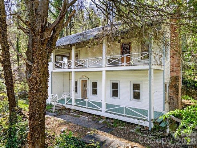 105 Poplar St, Saluda, NC 28773