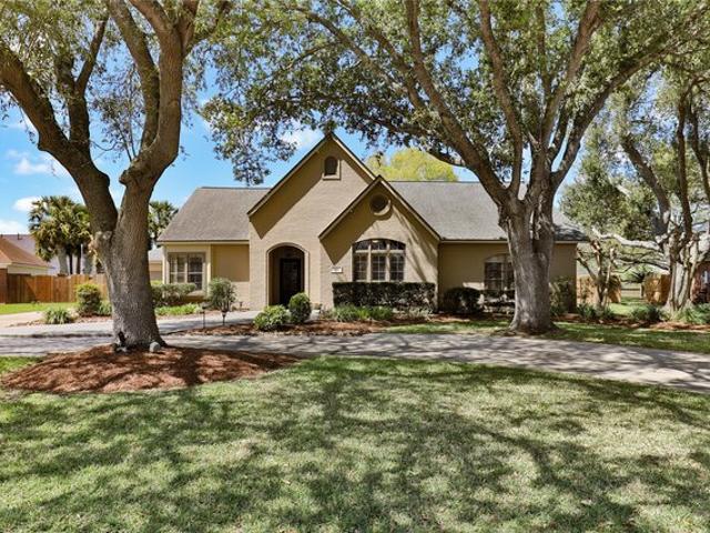 105 Paint Brush St, Lake Jackson, TX 77566