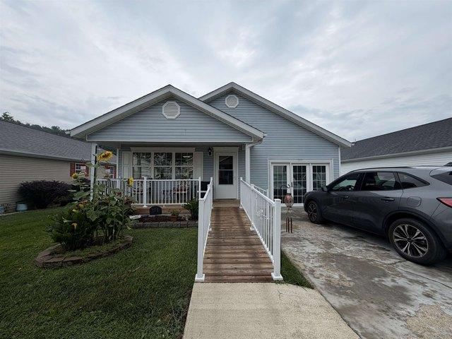105 Palm Dr, Huntington, WV 25705