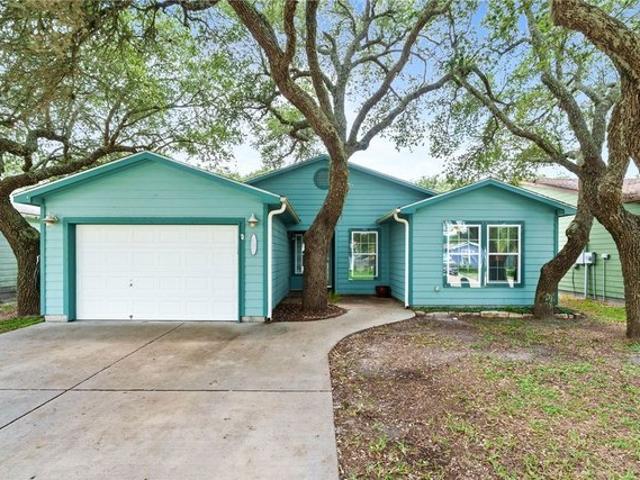 105 Pecan Harbor St, Rockport, TX 78382