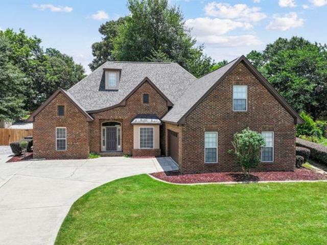 105 Pine Borough Pt, Deatsville, AL 36022