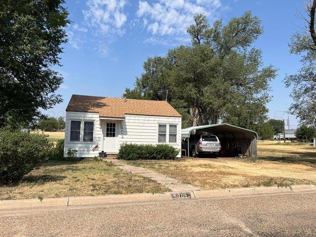 105 S Plummer St, Darrouzett, TX 79024