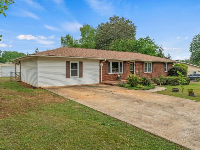 105 Pueblo Dr, Greenville, SC 29617 | MLS #1589 | Compass