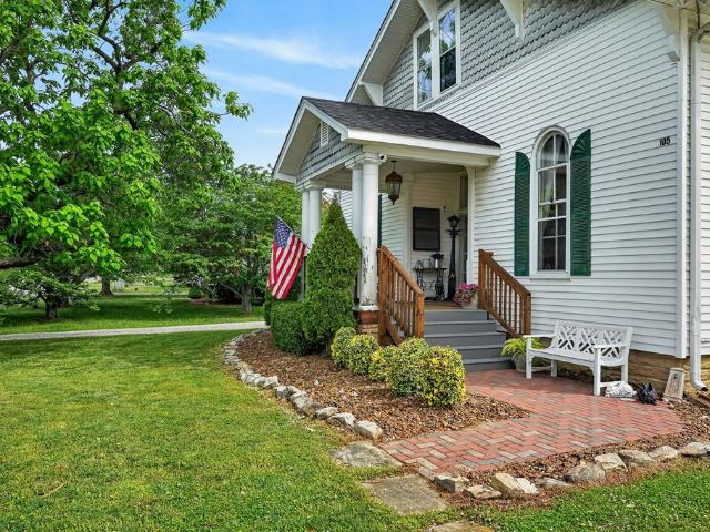 105 Roberts St
