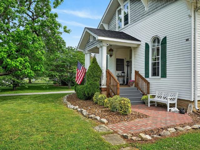 105 Roberts St