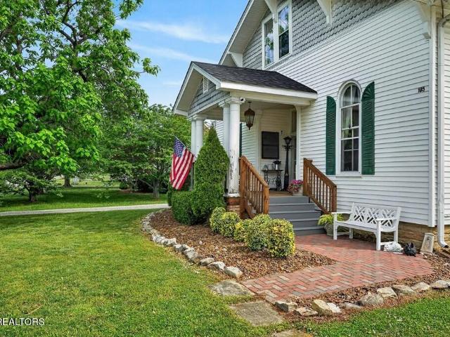 105 Roberts St