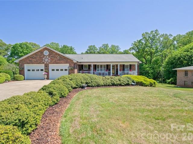 105 Rock Creek Dr, Lincolnton, NC 28092