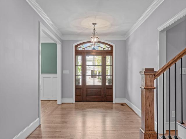 105 Roslin Way