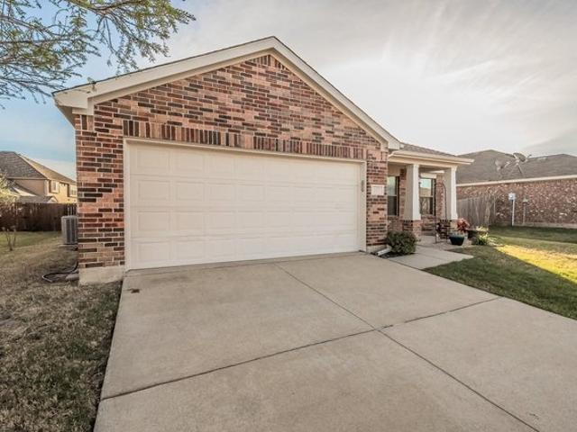 105 Rain Cloud Dr, Waxahachie, TX 75165
