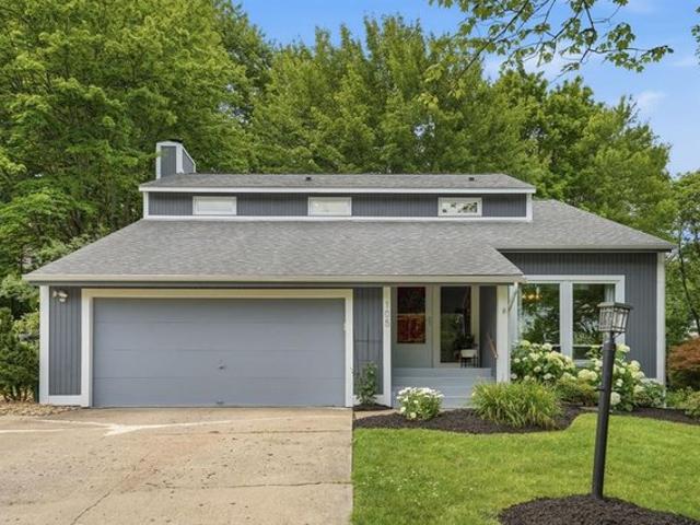 105 Rippling Brook Dr, Sewickley, PA 15143