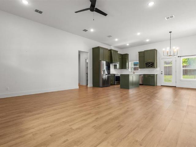 105 Runaway Bay Dr, Runaway Bay, TX 76426 | MLS #21237
