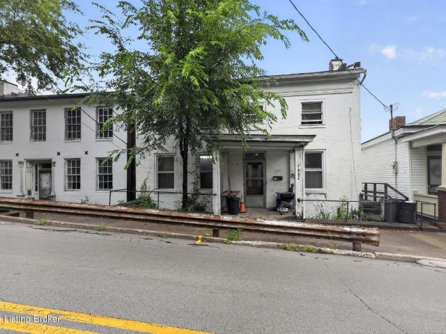 105 W 4th St