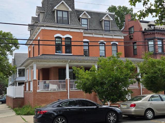 105 W 8Th St