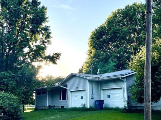 105 W Tennessee St, Chamois, MO 65024