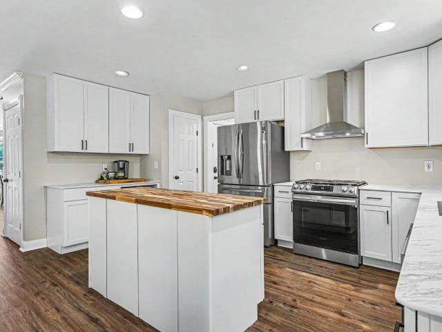 105 W Broomfield Road