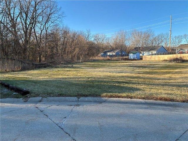 105 W Fawn Dr, Savannah, MO 64485