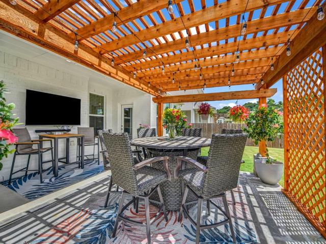 105 W Furlong