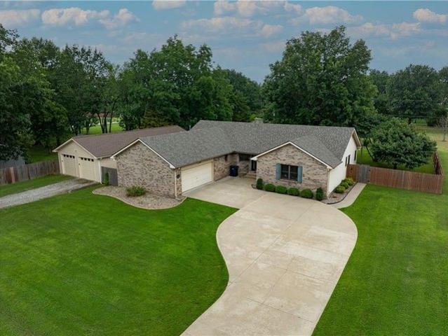 105 W Lincoln St, Frontenac, KS 66763
