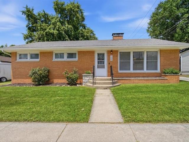 105 W Main St, Heyworth, IL 61745