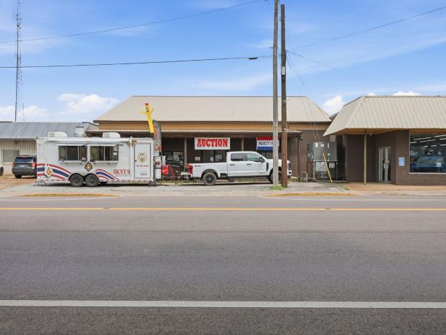 105 W Main St