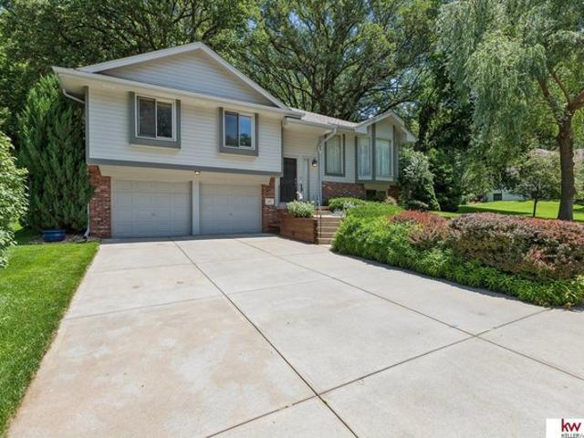 105 W Martin Dr, Bellevue, NE 68006