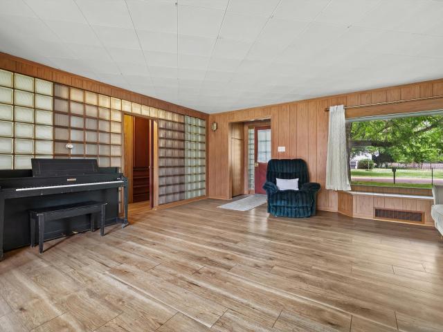 105 W Northwater St