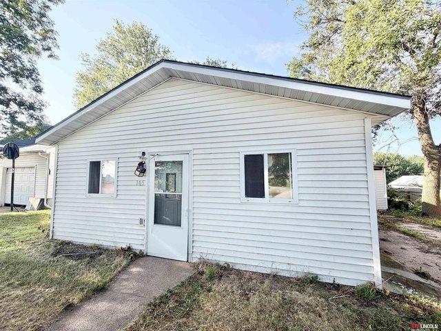105 W Saline St, Blue Hill, NE 68930