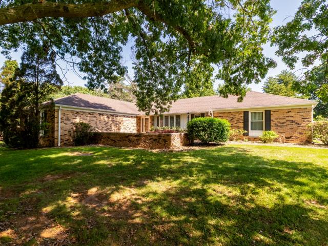 105 Woodlake Lane
